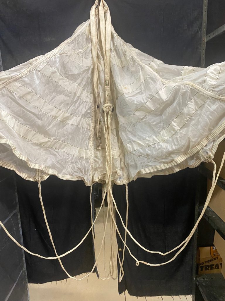 White Drag Parachute, Solid